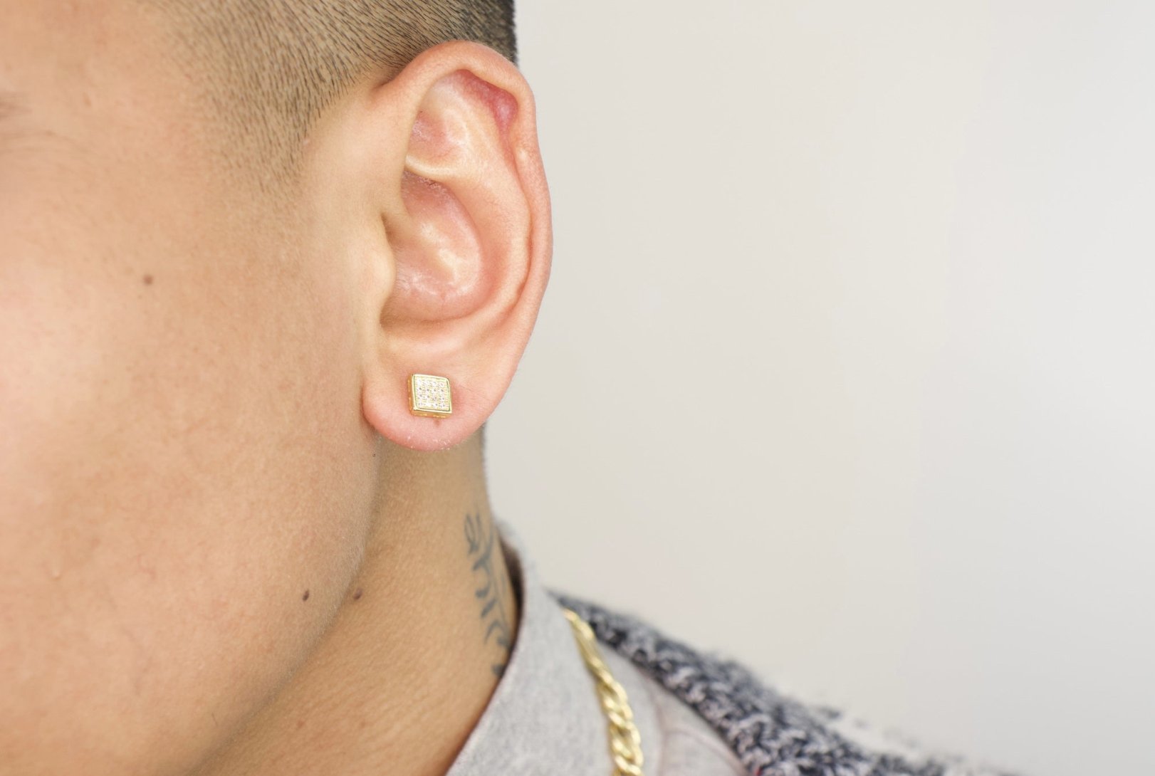 Stylish Men's Earrings | Buy Mens Earrings Online | Doctor Gold ...